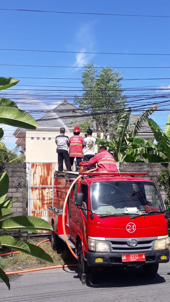 Kebaran Lahan Kosong Jl Tukat Badung Denpasar - Dinas Pemadaman dan ...